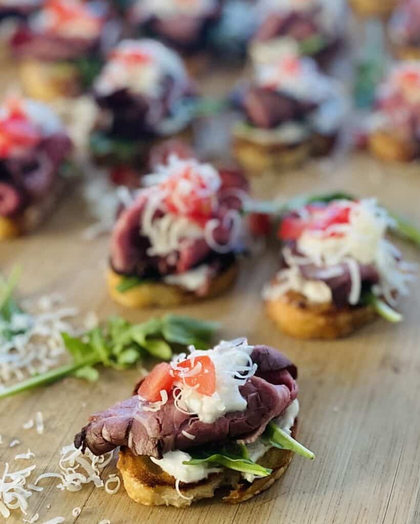 Roast Beef Crostini with Horseradish Cream