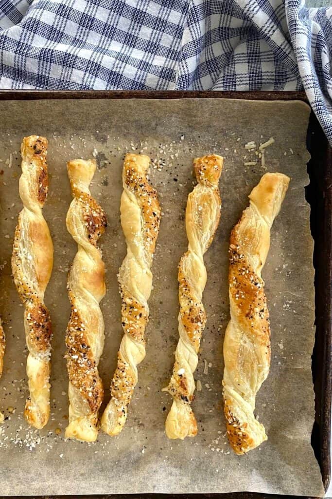 Crispy Everything Bagel Puff Pastry Cheese Twists
