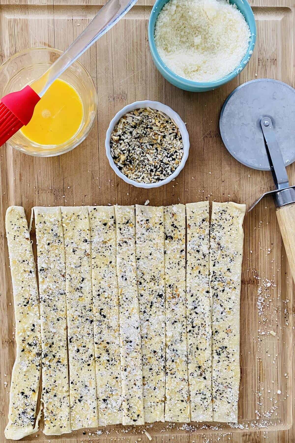 Crispy Everything Bagel Puff Pastry Cheese Twists