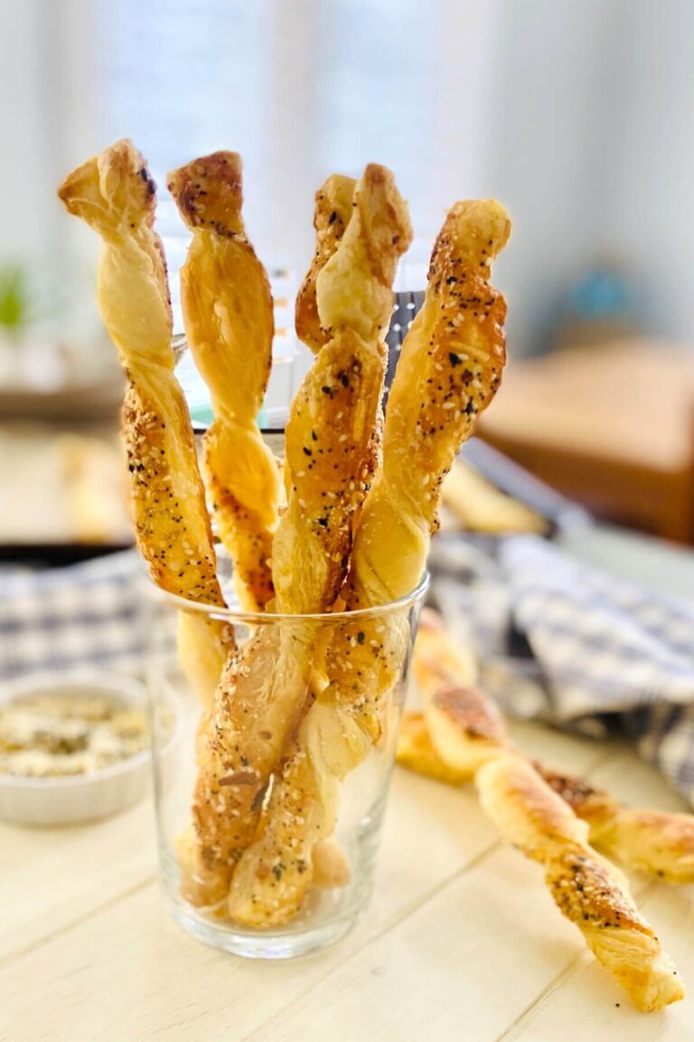 Crispy Everything Bagel Puff Pastry Cheese Twists