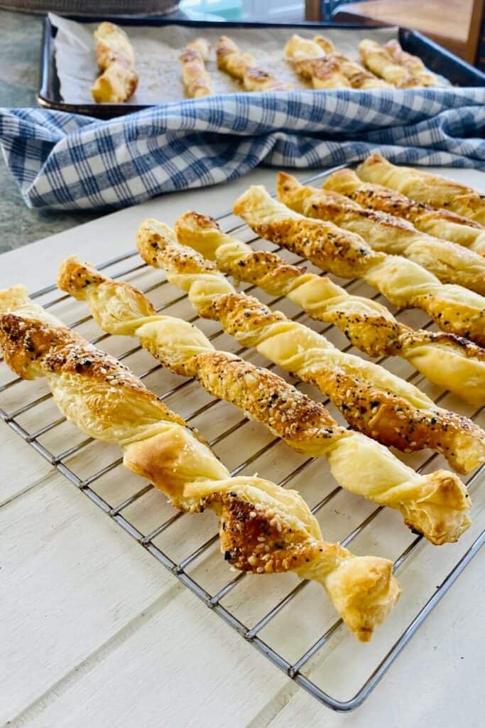 Crispy Everything Bagel Puff Pastry Cheese Twists